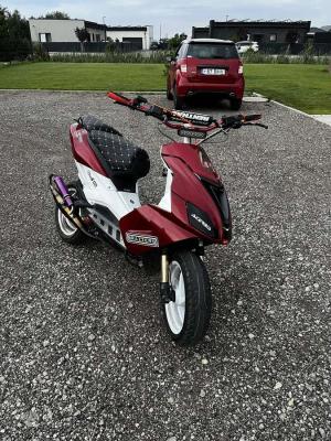 Aprilia SR 2013 Kauņa, ar dzinēja tilpumu 70.00 L un nobraukumu 30 tūkst. km par 1699 €, foto  vietnē AUTOMOTO.COM.LV