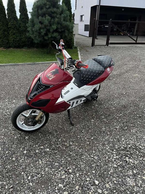 Aprilia SR 2013 in Kaunas, with an engine capacity of 70.00 L and mileage of 30 thousand km for 1699 €, photo 4 on AUTOMOTO.COM.LV
