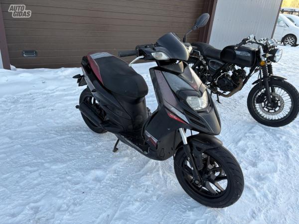 Aprilia SR 2014 Kelmė, ar dzinēja tilpumu 0.05 L un nobraukumu 7 tūkst. km par 615 €, foto 1 vietnē AUTOMOTO.COM.LV