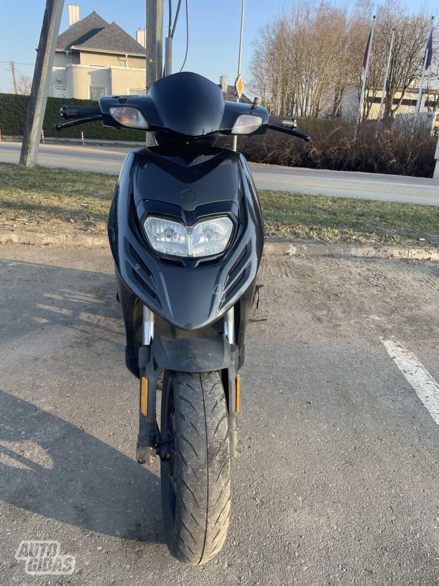 Aprilia SR 2014 Viļņa, ar dzinēja tilpumu 0.00 L un nobraukumu 0 tūkst. km par 950 €, foto 3 vietnē AUTOMOTO.COM.LV