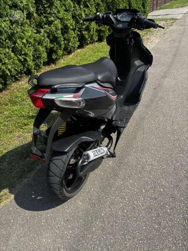 Aprilia SR 2015 in Kaunas, with an engine capacity of 50.00 L and mileage of 10 thousand km for 1650 €, photo 3 on AUTOMOTO.COM.LV