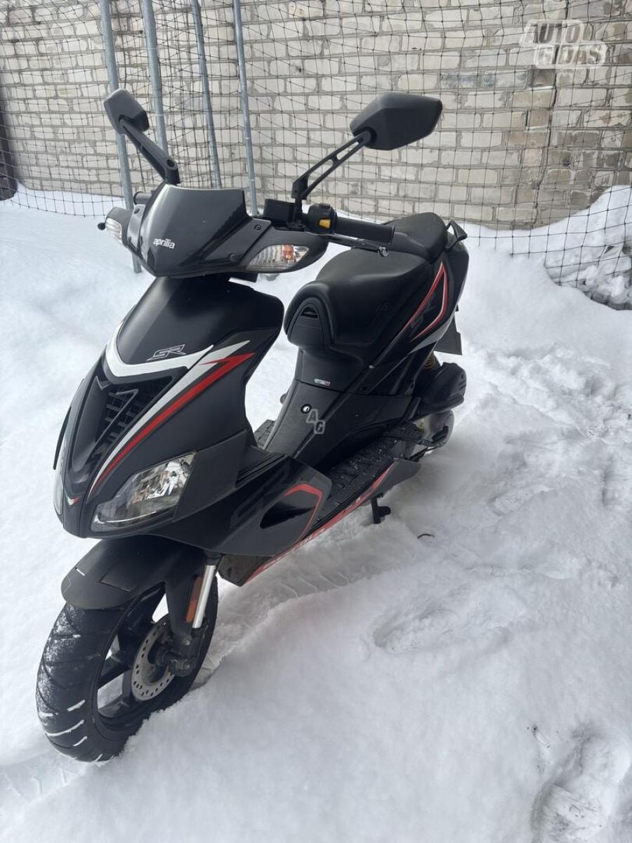 Aprilia SR 2016 Kauņa, ar dzinēja tilpumu 0.05 L un nobraukumu 21 tūkst. km par 1750 €, foto 2 vietnē AUTOMOTO.COM.LV