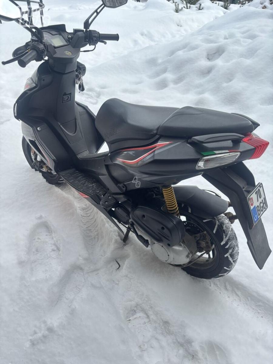 Aprilia SR 2016 Kauņa, ar dzinēja tilpumu 0.05 L un nobraukumu 21 tūkst. km par 1750 €, foto 4 vietnē AUTOMOTO.COM.LV