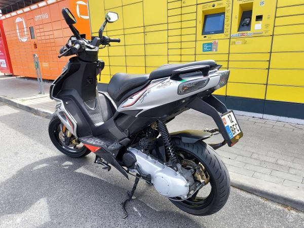 Aprilia SR 2016 Panevēža, ar dzinēja tilpumu 50.00 L un nobraukumu 10 tūkst. km par 2150 €, foto 2 vietnē AUTOMOTO.COM.LV
