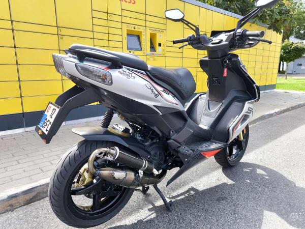 Aprilia SR 2016 Panevēža, ar dzinēja tilpumu 50.00 L un nobraukumu 10 tūkst. km par 2150 €, foto 4 vietnē AUTOMOTO.COM.LV