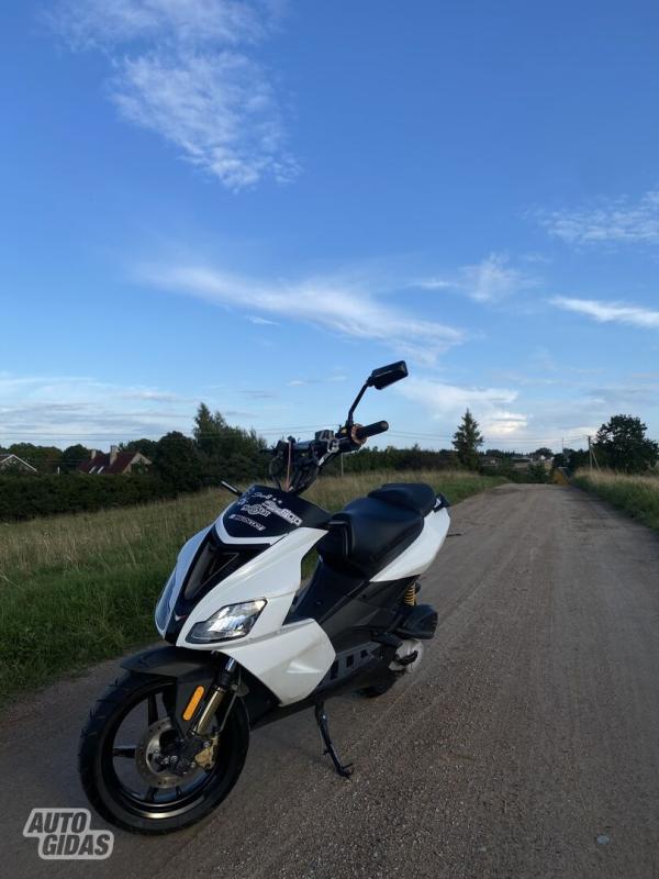 Aprilia SR 2017 Marijampole, ar dzinēja tilpumu 0.00 L un nobraukumu 0 tūkst. km par 1750 €, foto 1 vietnē AUTOMOTO.COM.LV