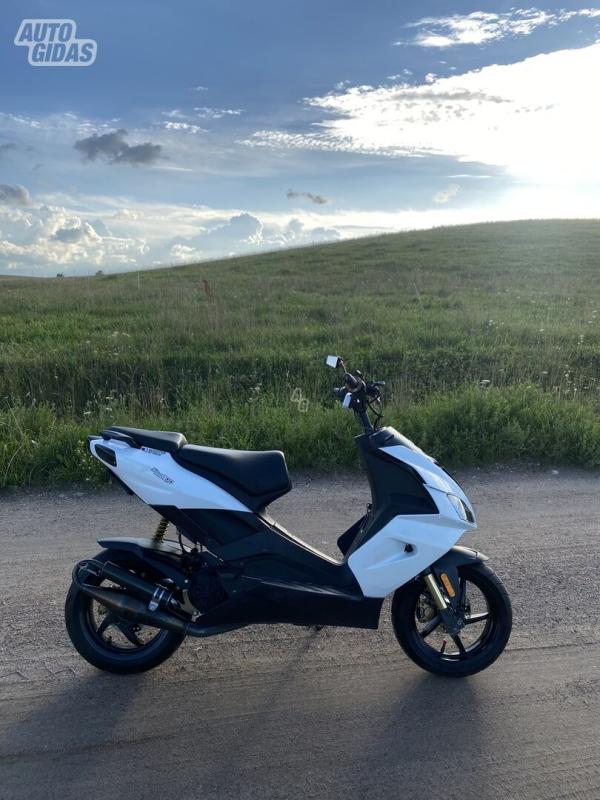 Aprilia SR 2017 Marijampole, ar dzinēja tilpumu 0.00 L un nobraukumu 0 tūkst. km par 1750 €, foto 5 vietnē AUTOMOTO.COM.LV