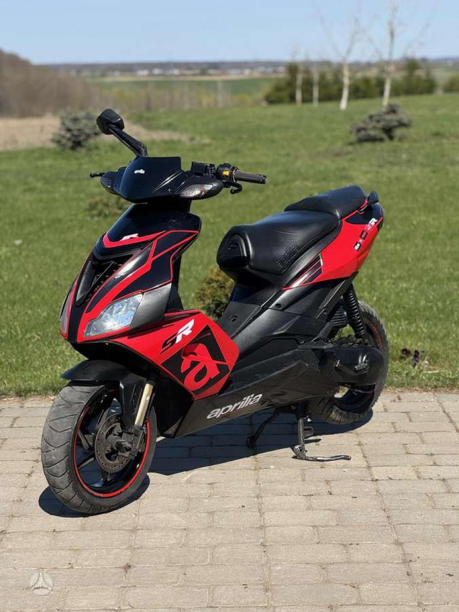 Aprilia SR 2017 Alīta, ar dzinēja tilpumu 49.00 L un nobraukumu 23 tūkst. km par 2000 €, foto 1 vietnē AUTOMOTO.COM.LV