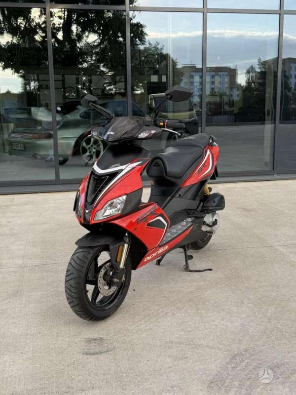 Aprilia SR 2017 Panevēža, ar dzinēja tilpumu 50.00 L un nobraukumu 7 tūkst. km par 1850 €, foto 1 vietnē AUTOMOTO.COM.LV