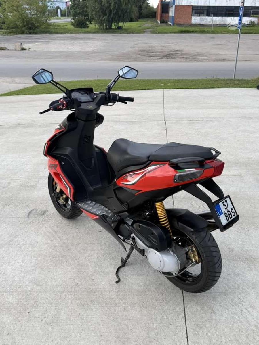 Aprilia SR 2017 Panevēža, ar dzinēja tilpumu 50.00 L un nobraukumu 7 tūkst. km par 1850 €, foto 3 vietnē AUTOMOTO.COM.LV