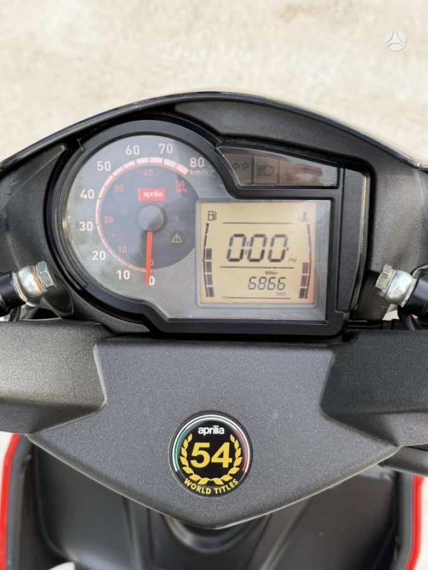 Aprilia SR 2017 Panevēža, ar dzinēja tilpumu 50.00 L un nobraukumu 7 tūkst. km par 1850 €, foto 7 vietnē AUTOMOTO.COM.LV