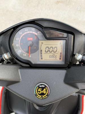 Aprilia SR 2017 Panevēža, ar dzinēja tilpumu 50.00 L un nobraukumu 7 tūkst. km par 1850 €, foto 7 vietnē AUTOMOTO.COM.LV