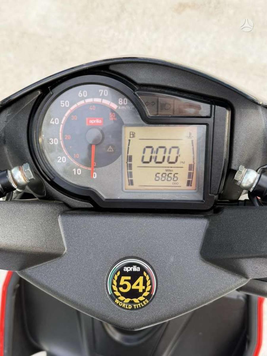 Aprilia SR 2017 Panevēža, ar dzinēja tilpumu 50.00 L un nobraukumu 7 tūkst. km par 1850 €, foto 7 vietnē AUTOMOTO.COM.LV