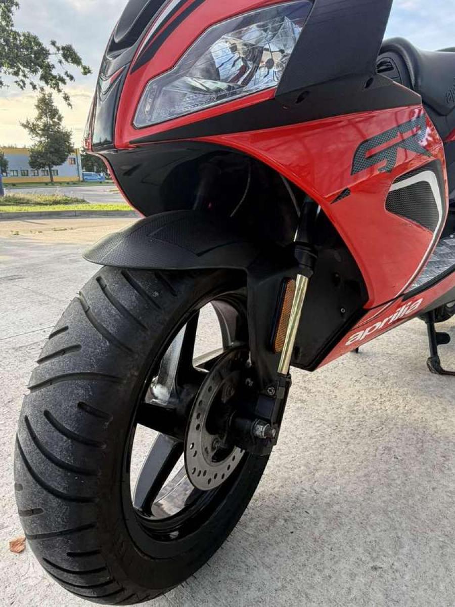 Aprilia SR 2017 Panevēža, ar dzinēja tilpumu 50.00 L un nobraukumu 7 tūkst. km par 1850 €, foto 14 vietnē AUTOMOTO.COM.LV