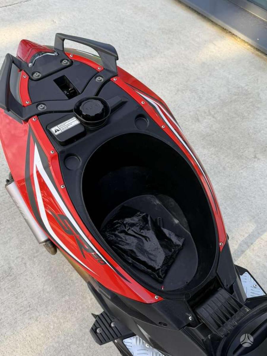 Aprilia SR 2017 Panevēža, ar dzinēja tilpumu 50.00 L un nobraukumu 7 tūkst. km par 1850 €, foto 18 vietnē AUTOMOTO.COM.LV