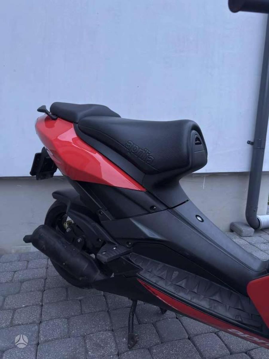 Aprilia SR 2017 in Kretinga, with an engine capacity of 49.00 L and mileage of 13 thousand km for 1699 €, photo 3 on AUTOMOTO.COM.LV