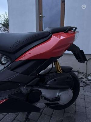Aprilia SR 2017 in Kretinga, with an engine capacity of 49.00 L and mileage of 13 thousand km for 1699 €, photo 4 on AUTOMOTO.COM.LV