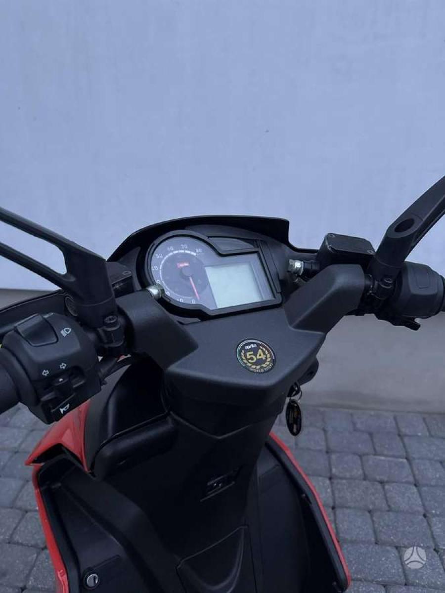 Aprilia SR 2017 in Kretinga, with an engine capacity of 49.00 L and mileage of 13 thousand km for 1699 €, photo 5 on AUTOMOTO.COM.LV