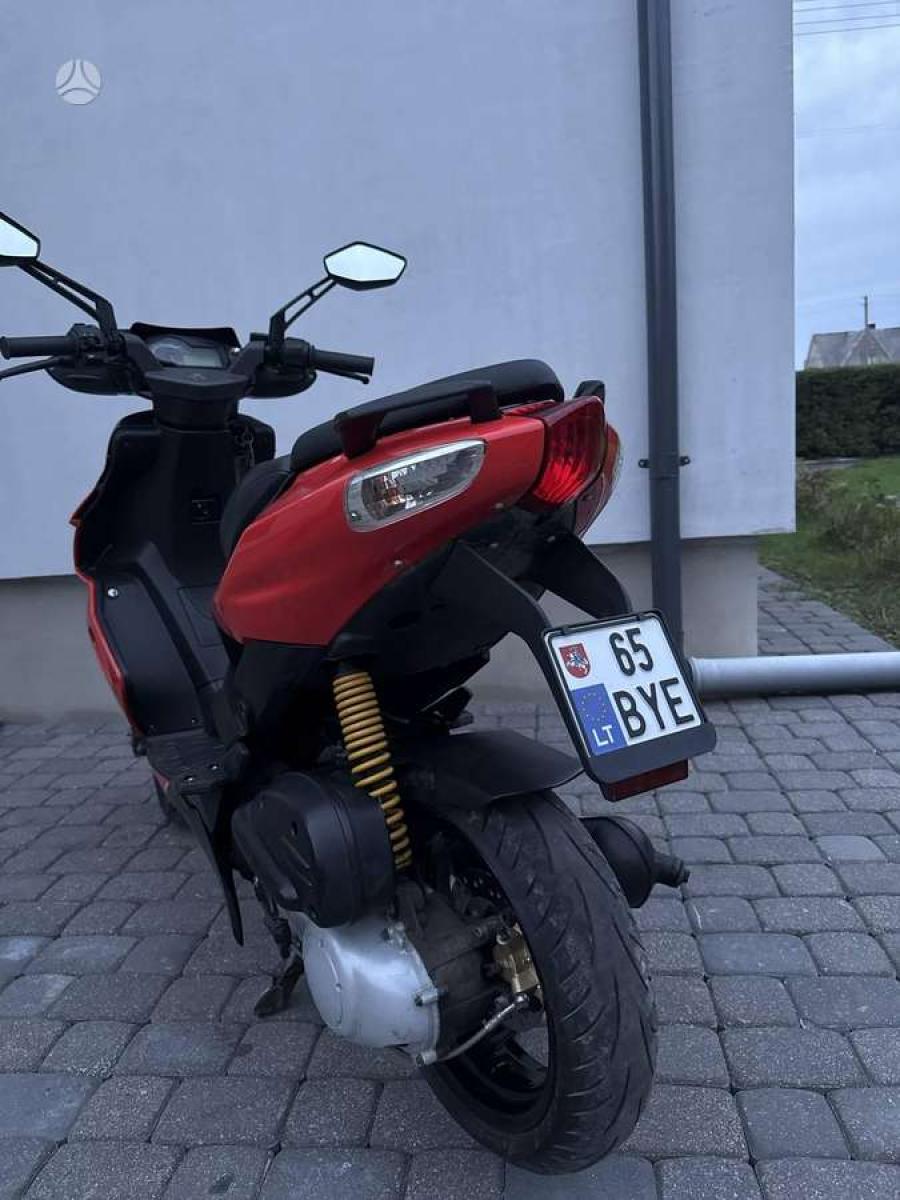Aprilia SR 2017 in Kretinga, with an engine capacity of 49.00 L and mileage of 13 thousand km for 1699 €, photo 6 on AUTOMOTO.COM.LV