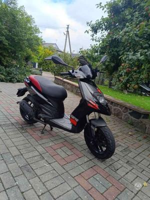 Aprilia SR 2017 in Kretinga, with an engine capacity of 50.00 L and mileage of 8 thousand km for 1450 €, photo  on AUTOMOTO.COM.LV