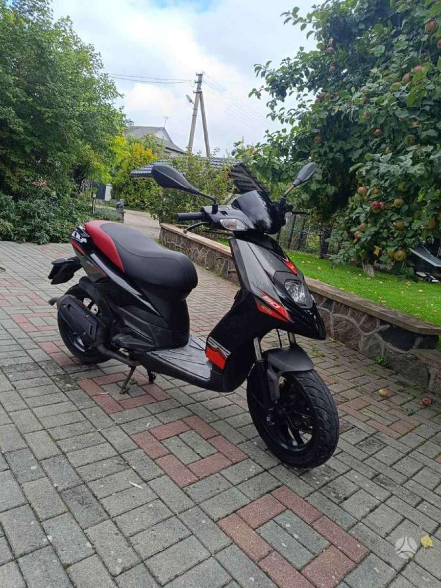 Aprilia SR 2017 in Kretinga, with an engine capacity of 50.00 L and mileage of 8 thousand km for 1450 €, photo 1 on AUTOMOTO.COM.LV