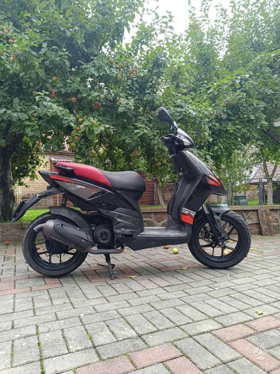 Aprilia SR 2017 in Kretinga, with an engine capacity of 50.00 L and mileage of 8 thousand km for 1450 €, photo 3 on AUTOMOTO.COM.LV