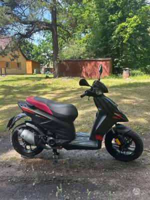 Aprilia SR 2018 Kauņa, ar dzinēja tilpumu 49.00 L un nobraukumu 9 tūkst. km par 1350 €, foto 3 vietnē AUTOMOTO.COM.LV