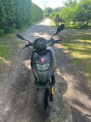 Aprilia SR 2018 Kauņa, ar dzinēja tilpumu 49.00 L un nobraukumu 9 tūkst. km par 1350 €, foto 4 vietnē AUTOMOTO.COM.LV