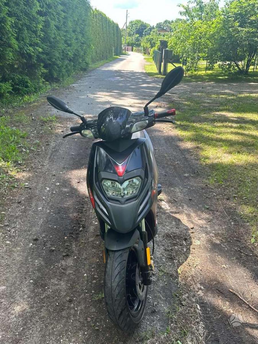 Aprilia SR 2018 Kauņa, ar dzinēja tilpumu 49.00 L un nobraukumu 9 tūkst. km par 1350 €, foto 4 vietnē AUTOMOTO.COM.LV