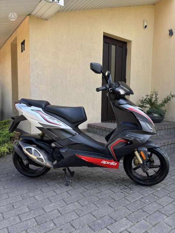 Aprilia SR 2018 Klaipėda, ar dzinēja tilpumu 50.00 L un nobraukumu 7 tūkst. km par 1650 €, foto 3 vietnē AUTOMOTO.COM.LV