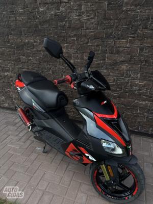 Aprilia SR 2018 Šauļi, ar dzinēja tilpumu 0.05 L un nobraukumu 11 tūkst. km par 2000 €, foto  vietnē AUTOMOTO.COM.LV