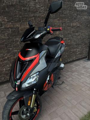 Aprilia SR 2018 Šauļi, ar dzinēja tilpumu 0.05 L un nobraukumu 11 tūkst. km par 2000 €, foto 3 vietnē AUTOMOTO.COM.LV
