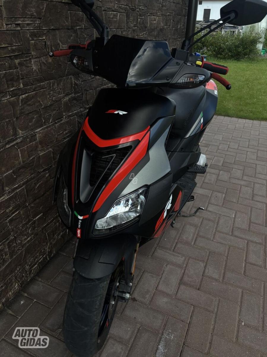 Aprilia SR 2018 Šauļi, ar dzinēja tilpumu 0.05 L un nobraukumu 11 tūkst. km par 2000 €, foto 4 vietnē AUTOMOTO.COM.LV