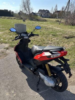 Aprilia SR 2019 Kauņa, ar dzinēja tilpumu 0.05 L un nobraukumu 3 tūkst. km par 2050 €, foto 4 vietnē AUTOMOTO.COM.LV