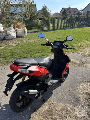 Aprilia SR 2019 Kauņa, ar dzinēja tilpumu 0.05 L un nobraukumu 3 tūkst. km par 2050 €, foto 5 vietnē AUTOMOTO.COM.LV