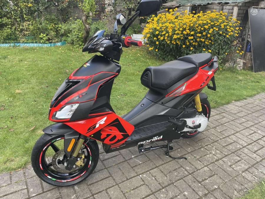 Aprilia SR 2020 Kauņa, ar dzinēja tilpumu 49.00 L un nobraukumu 15 tūkst. km par 1850 €, foto 1 vietnē AUTOMOTO.COM.LV