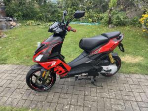 Aprilia SR 2020 Kauņa, ar dzinēja tilpumu 49.00 L un nobraukumu 15 tūkst. km par 1850 €, foto 3 vietnē AUTOMOTO.COM.LV