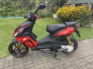 Aprilia SR 2020 Kauņa, ar dzinēja tilpumu 49.00 L un nobraukumu 15 tūkst. km par 1850 €, foto 4 vietnē AUTOMOTO.COM.LV
