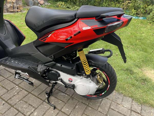 Aprilia SR 2020 Kauņa, ar dzinēja tilpumu 49.00 L un nobraukumu 15 tūkst. km par 1850 €, foto 5 vietnē AUTOMOTO.COM.LV