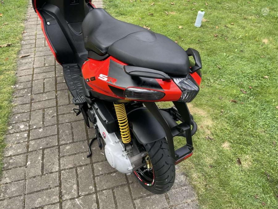 Aprilia SR 2020 Kauņa, ar dzinēja tilpumu 49.00 L un nobraukumu 15 tūkst. km par 1850 €, foto 7 vietnē AUTOMOTO.COM.LV