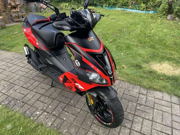 Aprilia SR 2020 Kauņa, ar dzinēja tilpumu 49.00 L un nobraukumu 15 tūkst. km par 1850 €, foto 10 vietnē AUTOMOTO.COM.LV