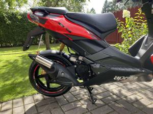 Aprilia SR 2020 Kauņa, ar dzinēja tilpumu 49.00 L un nobraukumu 15 tūkst. km par 1850 €, foto 23 vietnē AUTOMOTO.COM.LV