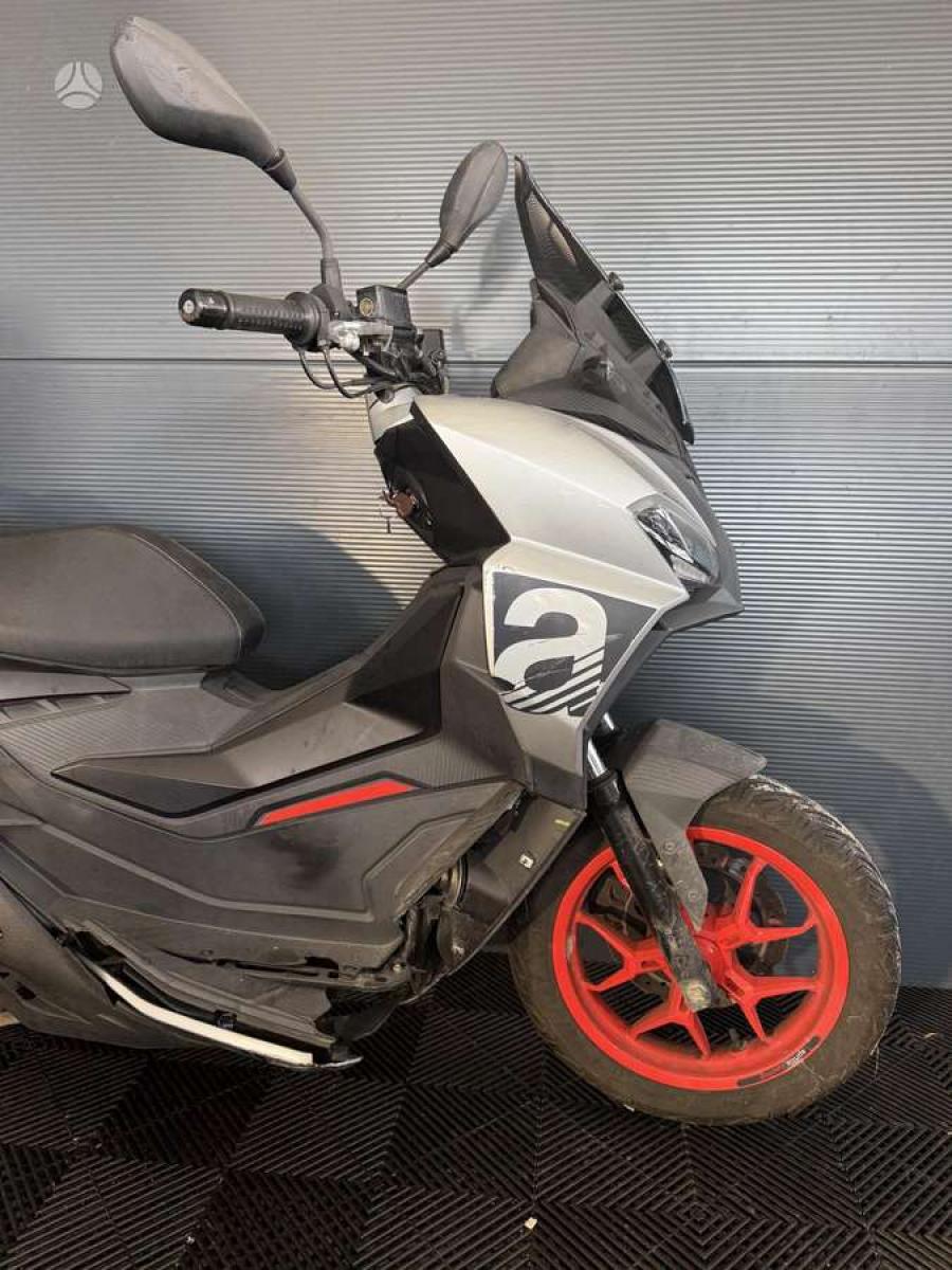 Aprilia SR 2022 in Taurage, with an engine capacity of 0.13 L and mileage of 40 thousand km for 1350 €, photo 5 on AUTOMOTO.COM.LV