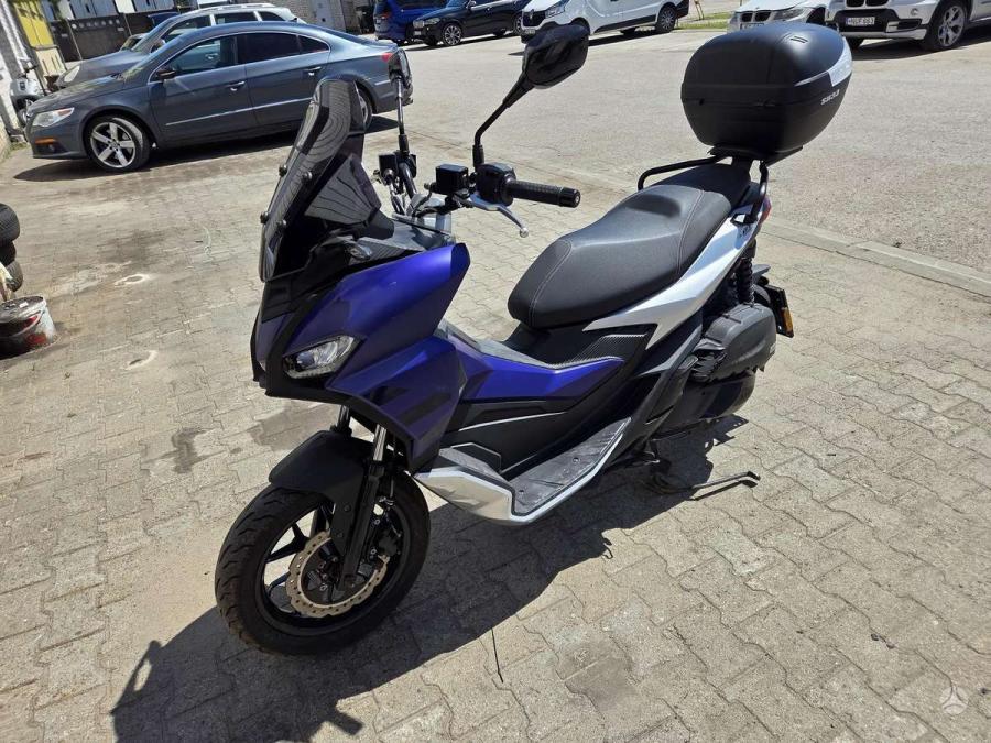 Aprilia SR 2022 in Vilnius, with an engine capacity of 0.13 L and mileage of 8 thousand km for 2450 €, photo 5 on AUTOMOTO.COM.LV