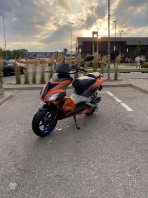 Oranžs Aprilia SR 2005 Viļņa, ar dzinēja tilpumu 50.00 L un nobraukumu 38 tūkst. km par 1350 €, foto 3 vietnē AUTOMOTO.COM.LV