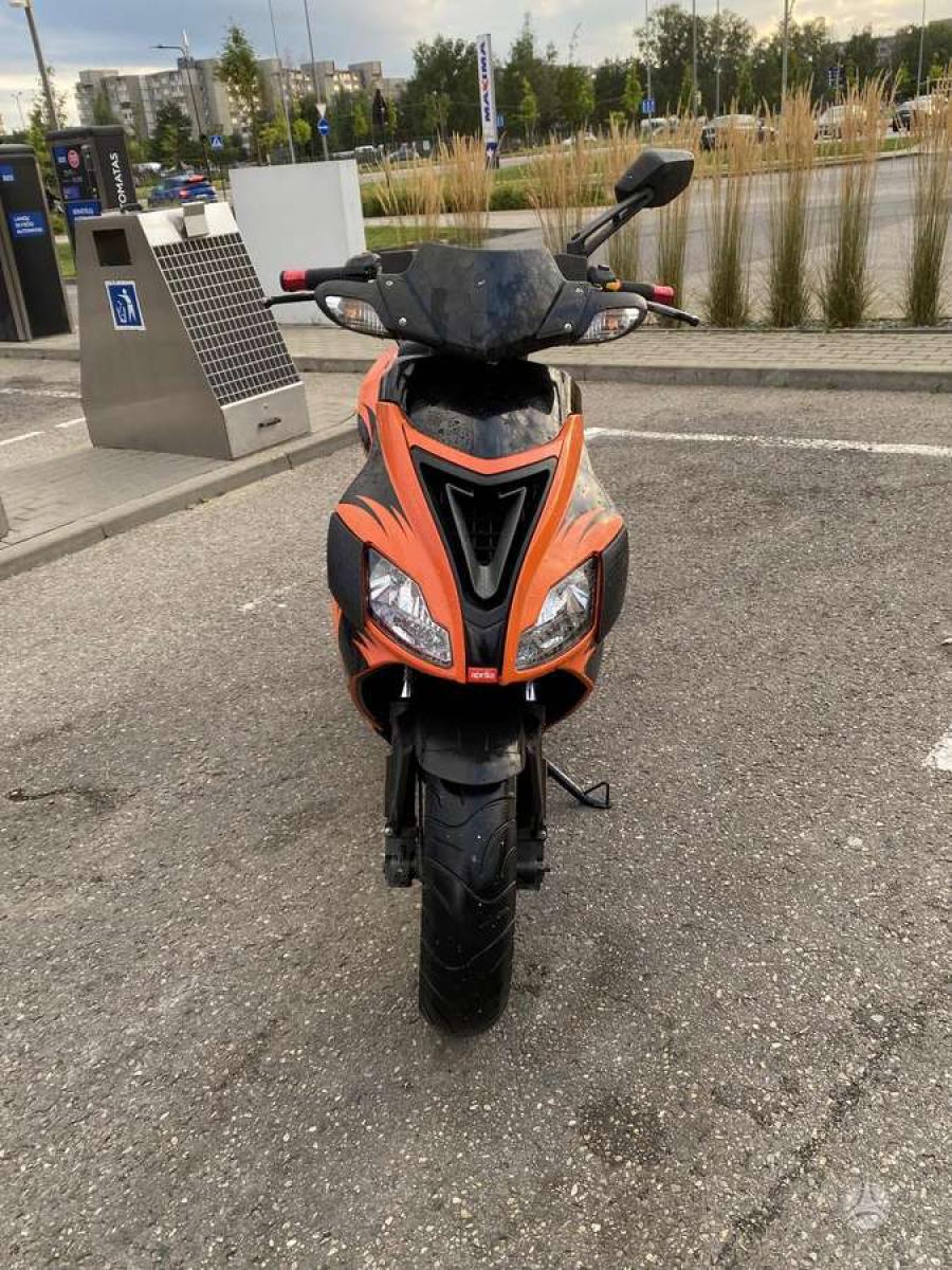 Oranžs Aprilia SR 2005 Viļņa, ar dzinēja tilpumu 50.00 L un nobraukumu 38 tūkst. km par 1350 €, foto 4 vietnē AUTOMOTO.COM.LV