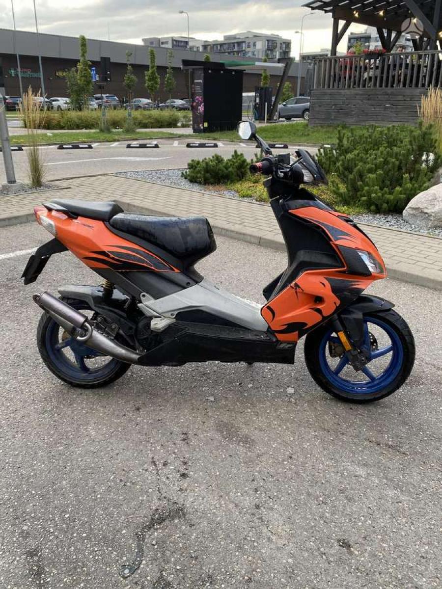 Oranžs Aprilia SR 2005 Viļņa, ar dzinēja tilpumu 50.00 L un nobraukumu 38 tūkst. km par 1350 €, foto 5 vietnē AUTOMOTO.COM.LV