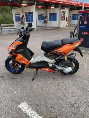 Oranžs Aprilia SR 2005 Viļņa, ar dzinēja tilpumu 50.00 L un nobraukumu 38 tūkst. km par 1350 €, foto 6 vietnē AUTOMOTO.COM.LV