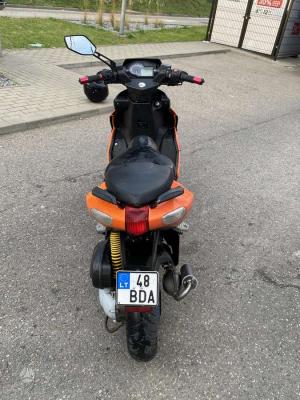 Oranžs Aprilia SR 2005 Viļņa, ar dzinēja tilpumu 50.00 L un nobraukumu 38 tūkst. km par 1350 €, foto 7 vietnē AUTOMOTO.COM.LV