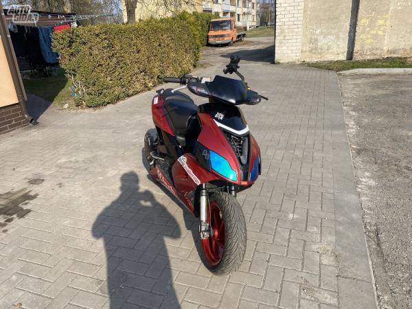 Sarkans Aprilia SR 2007 Marijampole, ar dzinēja tilpumu 0.05 L un nobraukumu 0 tūkst. km par 1200 €, foto 2 vietnē AUTOMOTO.COM.LV